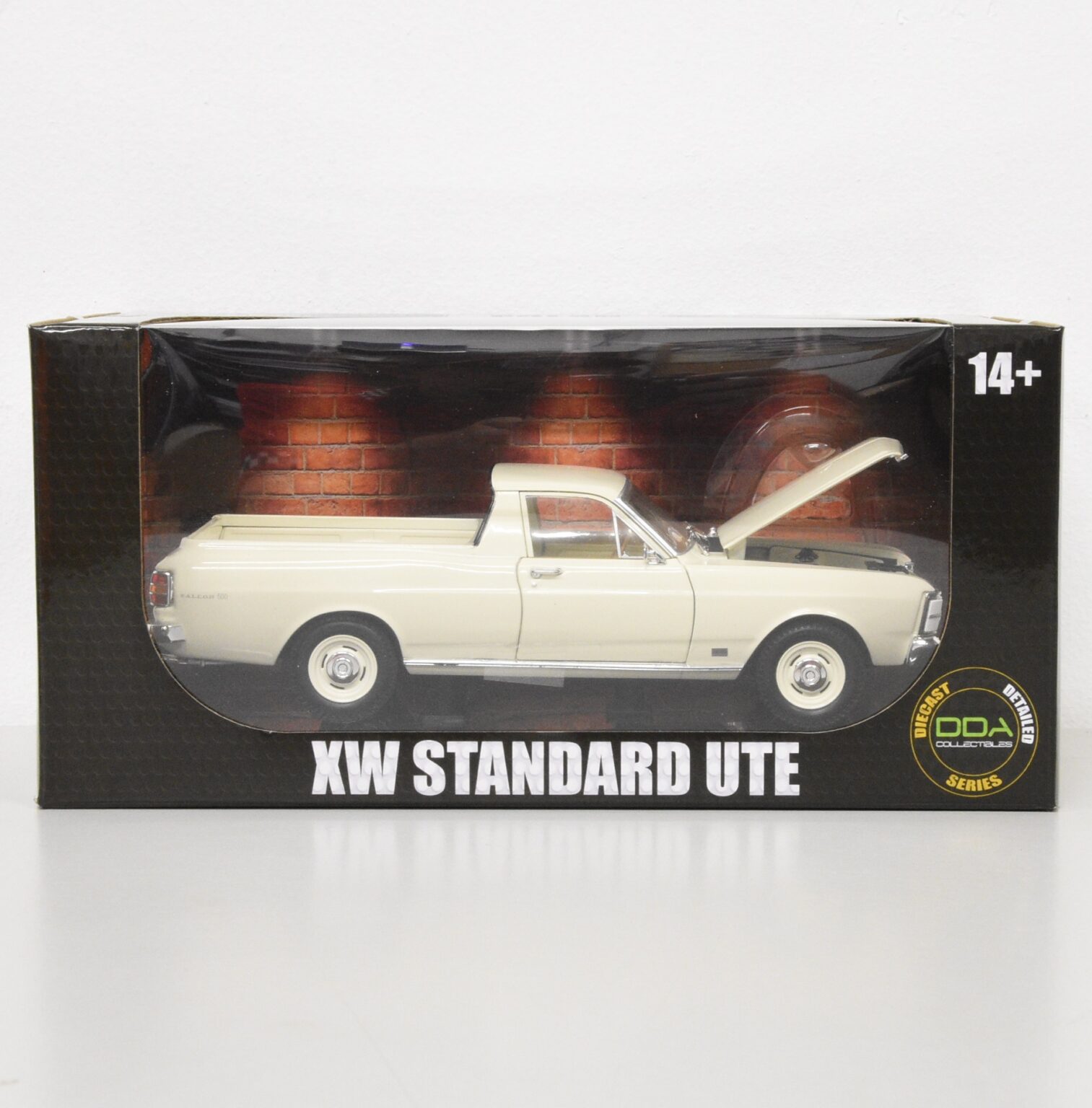 DDA Collectibles Model Cars and Diecast Accessories